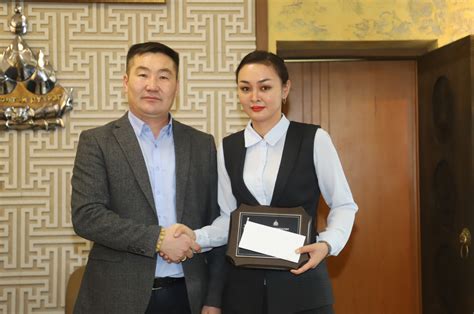 ҮР БҮТЭЭЛТЭЙ АЖИЛЛАСАН АЖИЛТАН АЛБАН ХААГЧДЫГ ШАГНАЖ УРАМШУУЛЛАА