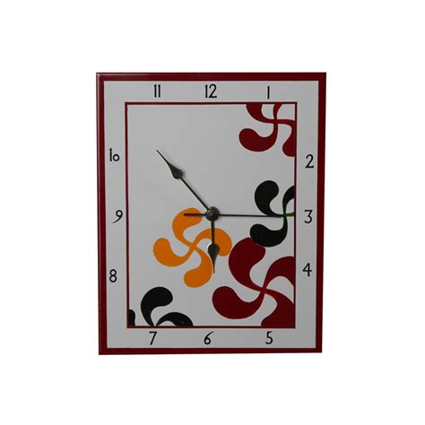Horloge En Faïence Avec Des Croix Basques