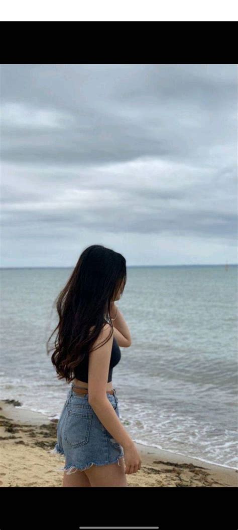 Pin oleh Phaputson Thaittam di บนทกของฉน Anak perempuan Pose fotografi wanita Model pose