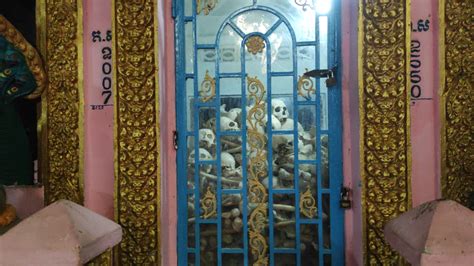 ល្អាងល្ខោន ឬល្អាងក្បាលខ្មោច នៅភ្នំសំពៅ