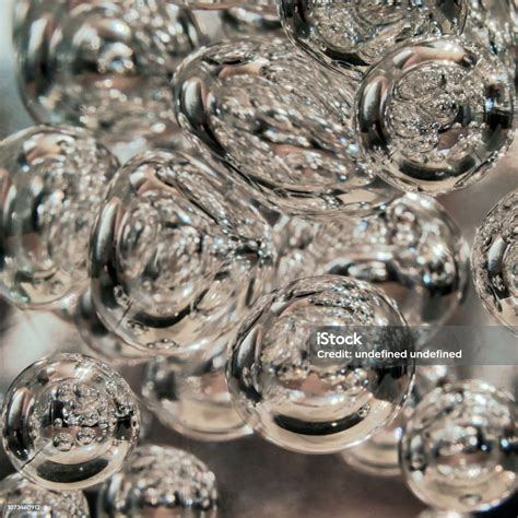 투명 한 액체에 떠 있는 조명된 거품입니다 추상적인 배경 텍스처입니다 공간 생태 환경 깨끗 한 바다 식 수 개념 0명에 대한