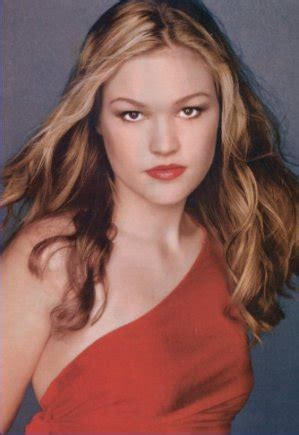 Actress Julia Stiles Hairstyle Pictures ~ Wedding And Curly Hairstyles