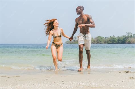Premium Photo Husband And Wife Have Fun On The Beach During Their