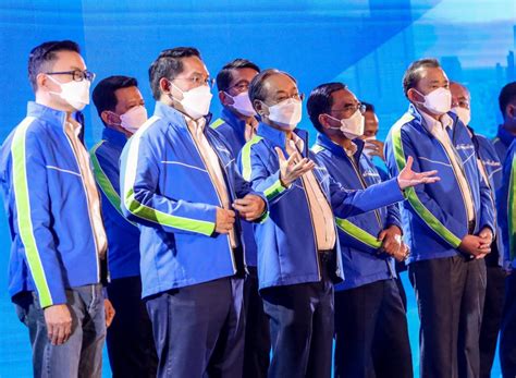 Photo Gallery ใครเป็นใครใน พรรคสร้างอนาคตไทย เปิดชื่อ 23 ขุนพลเดินไปพร้อม อุตตม สนธิรัตน์