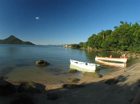 La Pintoresca Playa De Enseada Do Brito