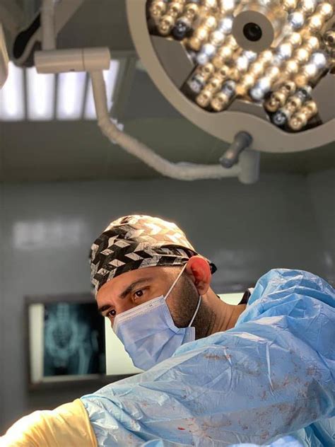 عيادة الدكتور هشام عبد الحميد الكرخي لجراحة الكسور والمفاصل Baghdad