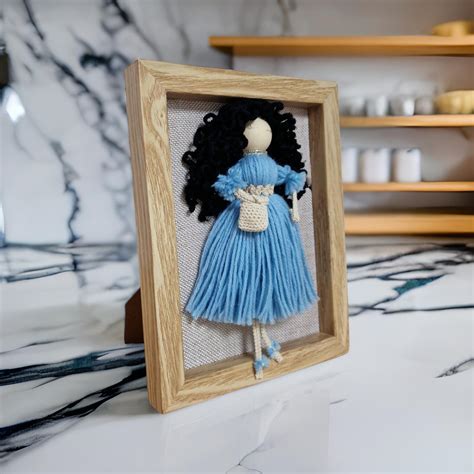 Decoratiune De Tip Papusa Din Macrame Confectionata Manual Pusa In Rama Perfecta Pentru A Fi