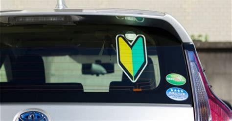 까칠한 아이가 타고 있어요”스티커 붙이고 180kmh 밟는 사람 보세요