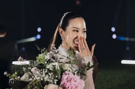 ย้อนชมภาพวินาที ต๊อบ อัยยวัฒน์ ขอแฟนสาว ออย นันทิสา แต่งงานสุดหวาน