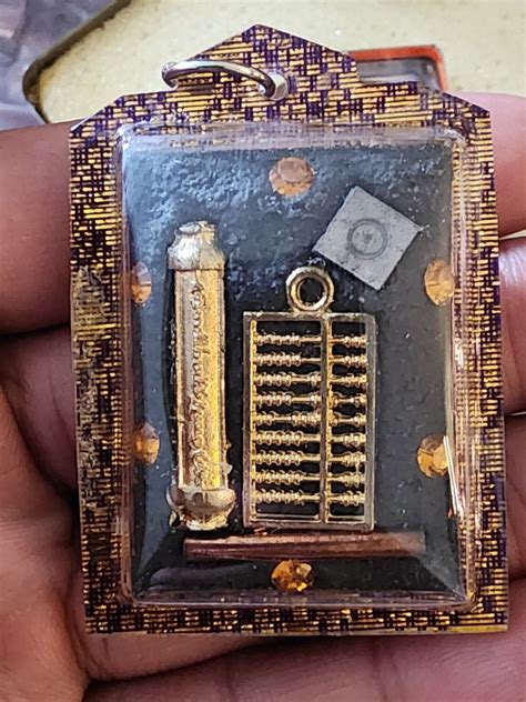 Er Ge Fong Locket By Kruba Subin Be2554 Thai Amulet Hobbies And Toys Memorabilia And Collectibles