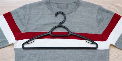 니트 옷걸이에 그냥 걸지 마세요 이렇게 걸어야 골칫거리가 모두 사라집니다 최주부