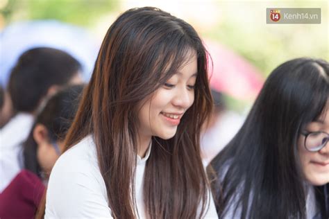 Dàn nữ sinh cực xinh THPT Nguyễn Thị Minh Khai trong lễ bế giảng Đẹp trong trẻo không tì vết