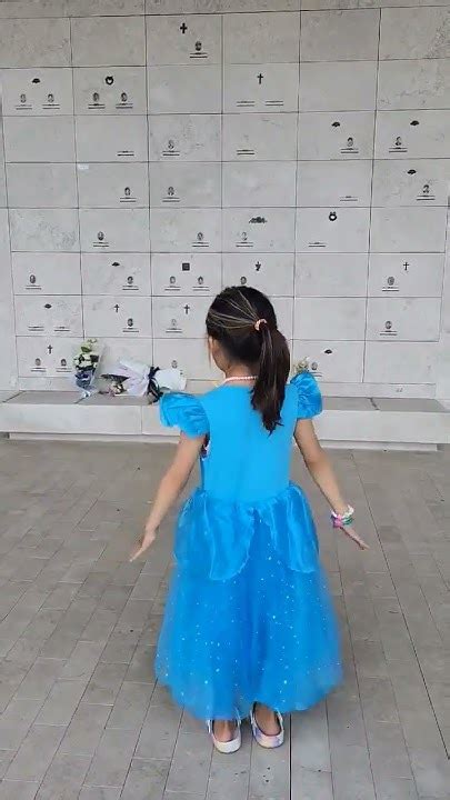 할머니 앞에서 재롱부리는 예쁜이 Youtube