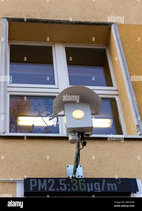 Installation For Measuring The Intensity Of Smog On The Wall Of The
