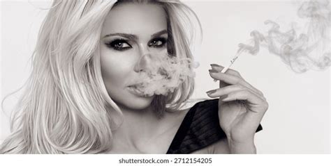 2958 Seductive Woman Smoking Cigarette Royalty Free Images Stock