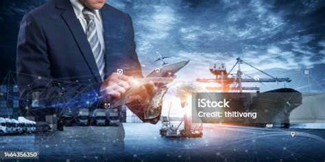 스마트 글로벌 물류 국제 배달 개념 빠른 또는 즉각적인 배송의 개념에 대한 배경에 물류 네트워크 배포와 세계지도 온라인 상품 주문 전세계 5g에 대한 스톡 사진 및 기타