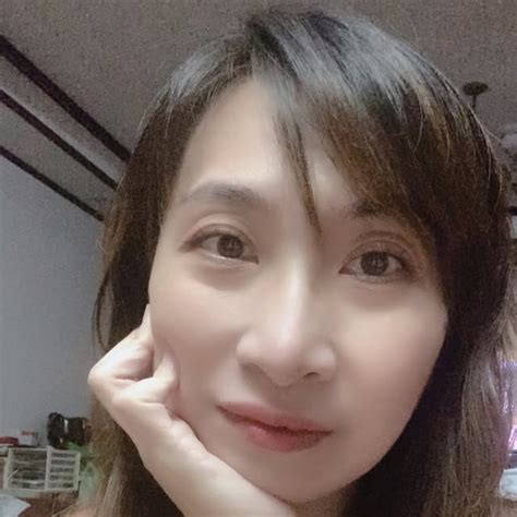 在食品加工廠又會搬東西進出冰庫， 說真的，真的非常危險‼️ 如果公司內找不到其他比較安全的工作給妳， 為了寶寶，還是要想一下， 畢竟公司也承擔