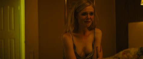 Nude Video Celebs Elle Fanning Sexy Galveston