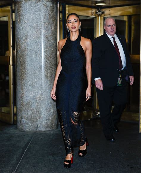 Nicole Scherzingers Louboutin Platforms Soar On Seth Meyers