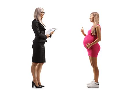 전문 여성과 대화를 하는 젊은 임산부의 전체 길이 프로필 샷 여자 사업가에 대한 스톡 사진 및 기타 이미지 여자 사업가 옆모습 25 29세 Istock