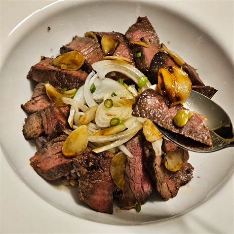 집에서 해 먹는 근사한 요리 스테이크 덮밥 레드와인과 잘 어울리는 요리