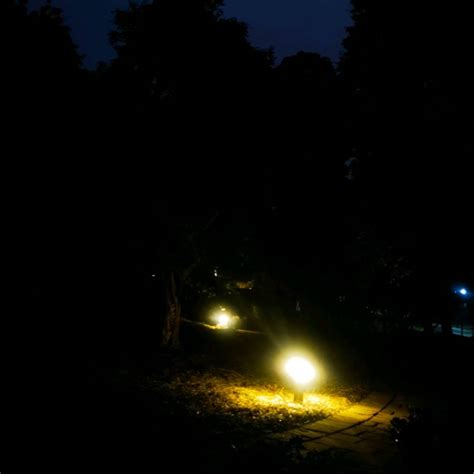 探讨 Redis 和 Mysql 的特点，并比较它们在不同的方面优势和限制数据库处理存储