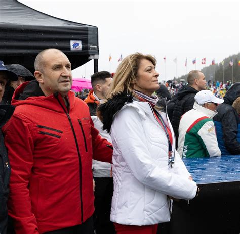 СЪРЦА ОТ ДОНДУКОВ 2 Румен Радев се пусна с Деси във Фейсбук честити любовта и виното