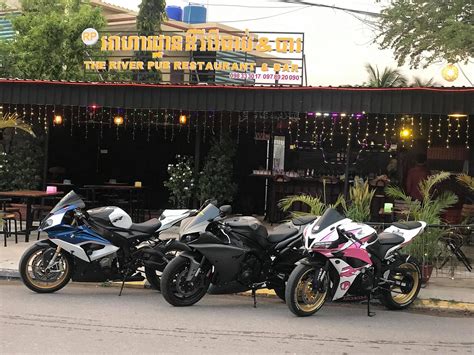 អាហារដ្ឋានឌឹរីវើផាប់andបារ