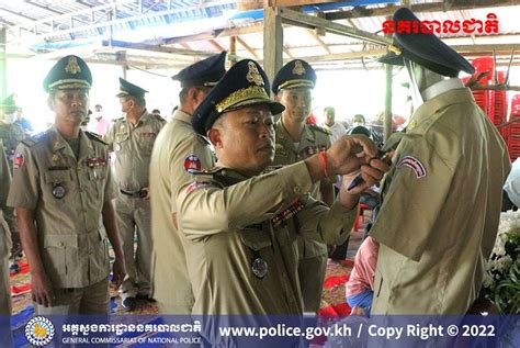 តំណាង លោក ឧត្តមសេនីយ៍ទោ ម៉ៅ ច័ន្ទ មធុ រិ ទ្ធ ដឹកនាំ កម្លាំង គោរព វិញ្ញាណក្ខន្ធ និង នាំ បច្ច័យ