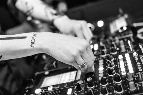Darmowe Zdjęcia Muzyka Obrotnica Lekki Koncert Ciemność Neon Dj