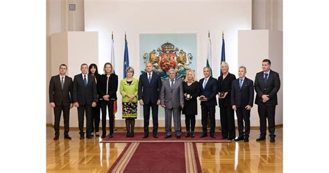 Румен Радев удостои изявени български спортисти с Почетен знак на президента