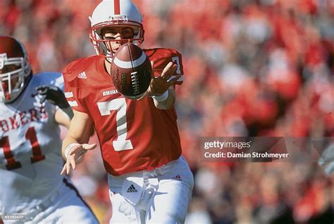 Nebraska Qb Eric Crouch In Action Making Shovel Pass Vs Oklahoma