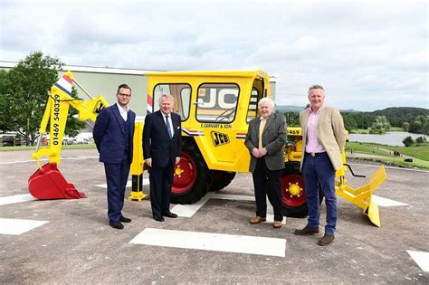 JCB подарував клієнту унікальний навантажувач — Спецтехніка в Україні