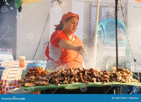 Leon Nicaragua March 102018 Nicaraguan Woman Cooking On The Street