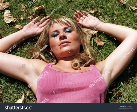 Sexy Woman Grass库存照片 Shutterstock