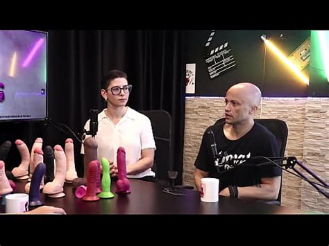 Eilani Quina E Victor Luciano Upper Toys No Swing Cast Completo