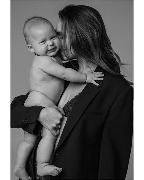 Love Love Love 💚 Maternitybymarineos ️📸Есть окна на съемки в СПБ 29 07 2 … Фоторафии