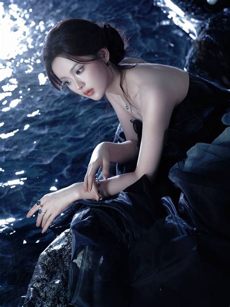 上影节女星比美：杨幂倪妮性感冷艳 杨超越张子枫灵动俏丽