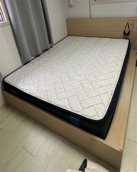 킹사이즈 침대프레임이랑 퀸사이즈 당근 중고거래