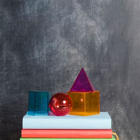 책에 기하학적 인물의 집합 무료 사진