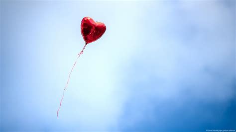 Years Since Nena S Luftballons Became A Global Hit Dw