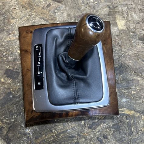 10 13 Mercedes W207 E550 Coupe Console At Gear Shifter Knob W Leather