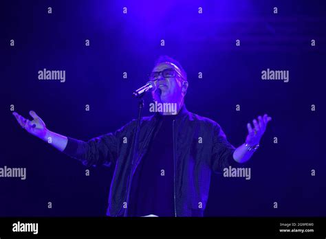 Gigi Dalessio Live Tour Fotos Und Bildmaterial In Hoher Auflösung Alamy