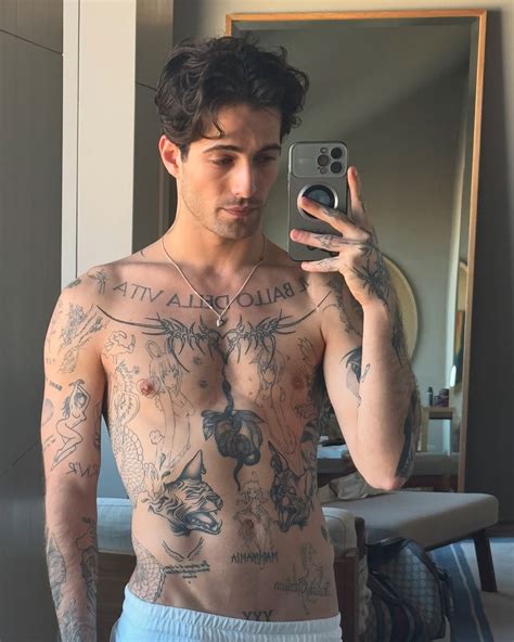 Kto Je Damiano David Sexi Frontman Talianskej Kapely Na Strednej škole