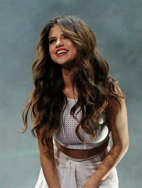 Selena Gomez Wavy Hair