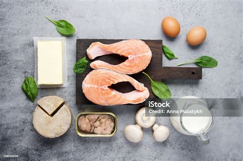 비타민 D 연어 통조림 대구 간 계란 버터 우유 치즈가 풍부한 식품 세트 면역 체계를 보호하는 제품 비타민에 대한 스톡 사진 및 기타 이미지 Istock