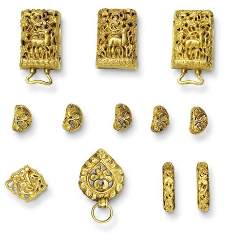 Алтан ордны үеийн монгол хийцийн бүсний алтан товруу