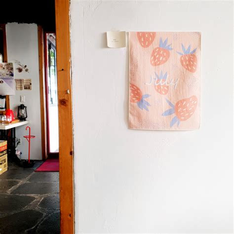 광목천인쇄 말랑하고 아기자기한 딸기 일러스트가 담긴 드로잉 패브릭포스터만들기 페브릭포스터 주문제작 인쇄 리뷰 네이버 블로그