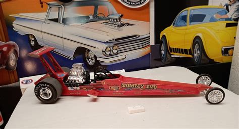 Tommy Ivo Rear Engine Dragster Plastic Model Car Vehicle Kit 1 25