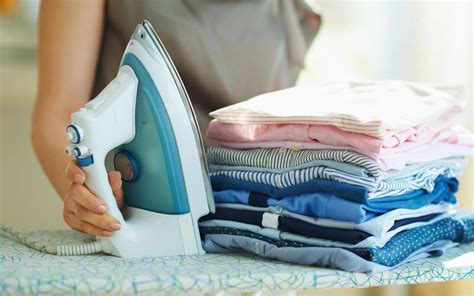 8 Langkah Penting Saat Setrika Pakaian - Saku Laundry